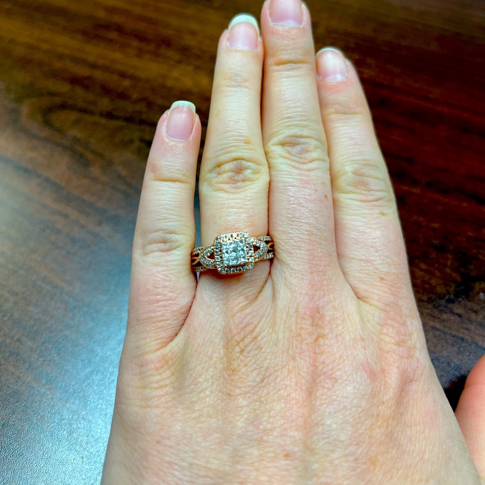 10 Carat Rose Gold Wedding Ring - Gem